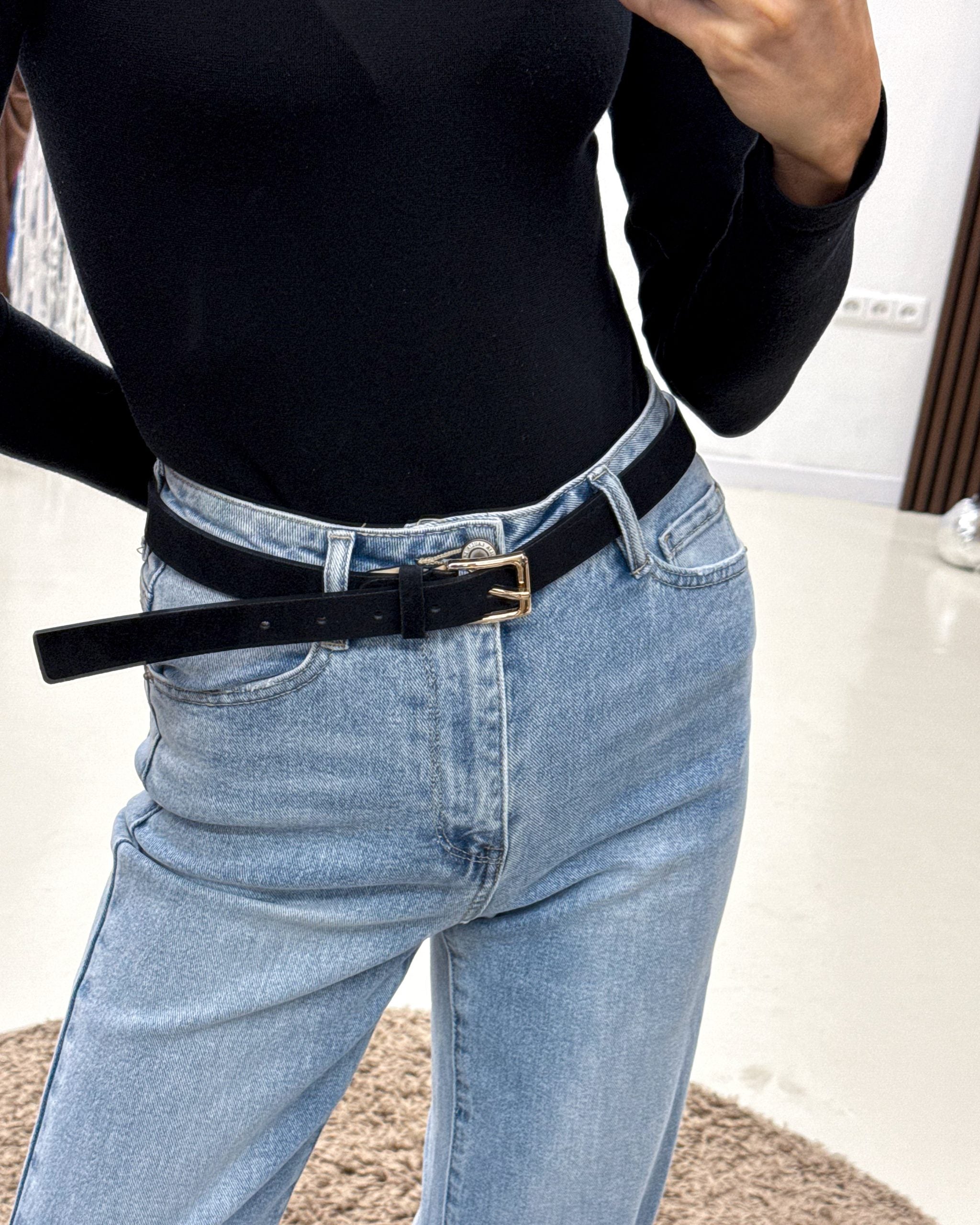 Melna smalka zamšādas josta ar zelta sprādzi - 13824