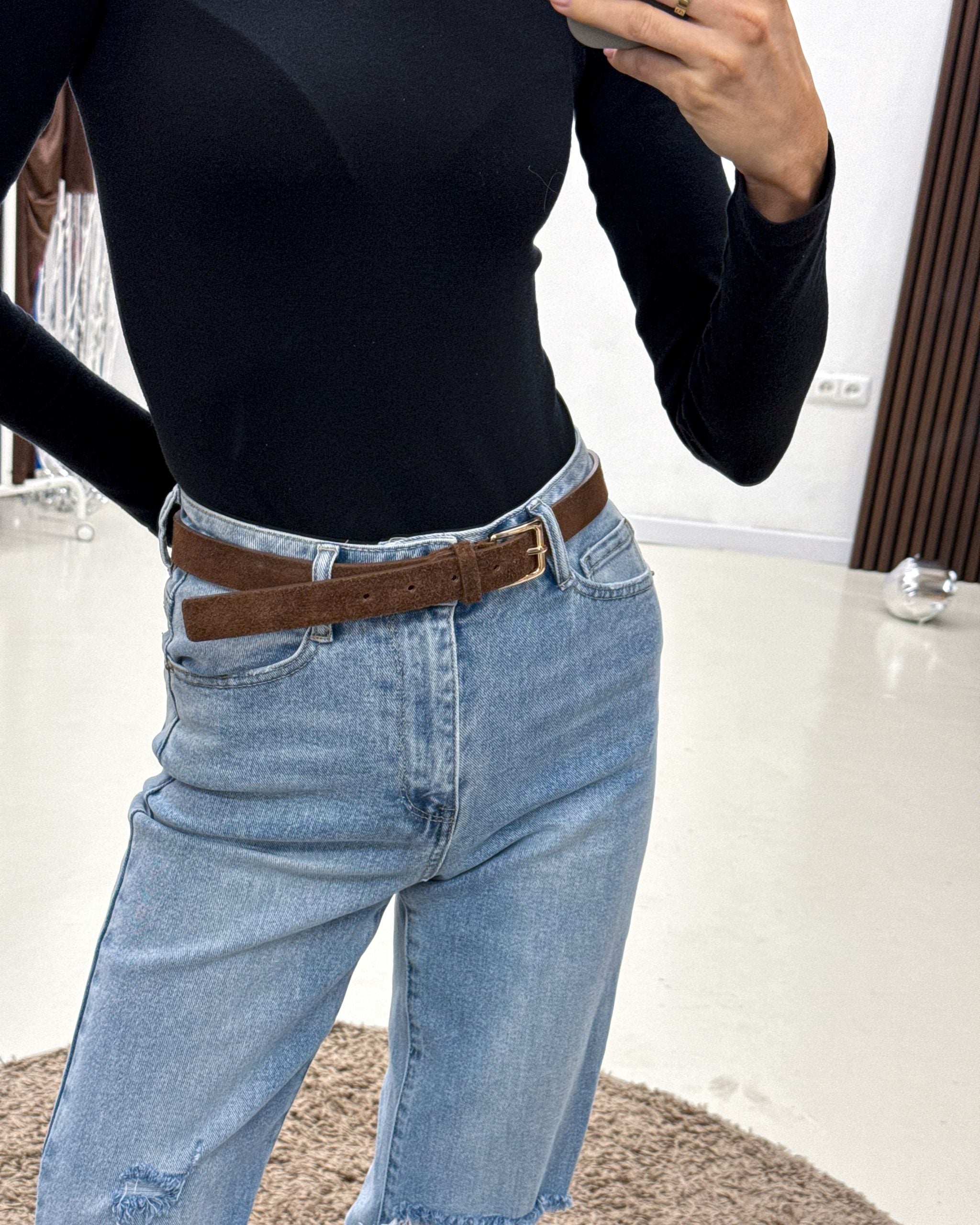 Brūna smalka zamšādas josta ar zelta sprādzi - 13825